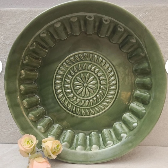 Savino Designs | Kitchen | Savino Design Stoneware Green Large Round ...